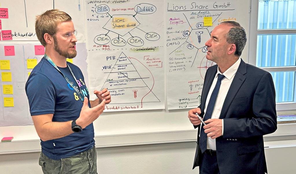 Wirtschaftsminister Aiwanger eröffnet Digitales Gründerzentrum Rottal-Inn