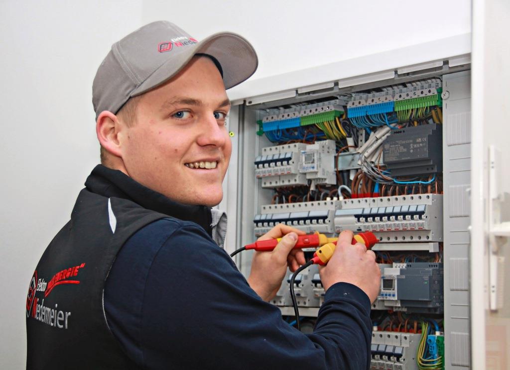 Der Elektriker steckt immer mit drin