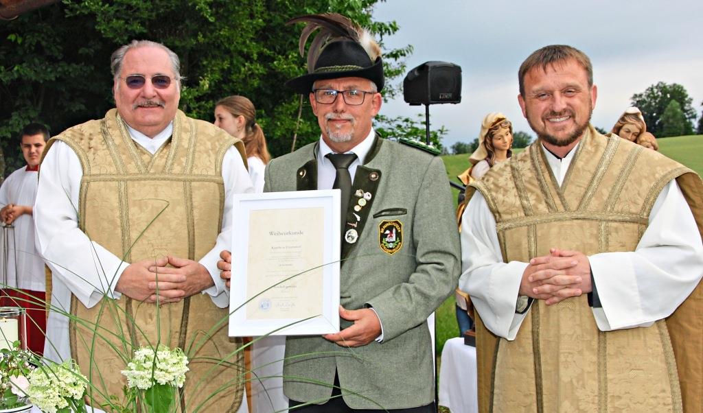Neue Barbarakapelle erhält ihre Weihe: 600 Salzweger feiern großes Fest
