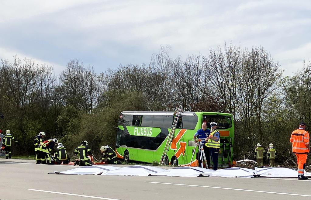Vier Tote bei Busunfall auf A9 bei Leipzig – Flixbus zeigt sich betroffen