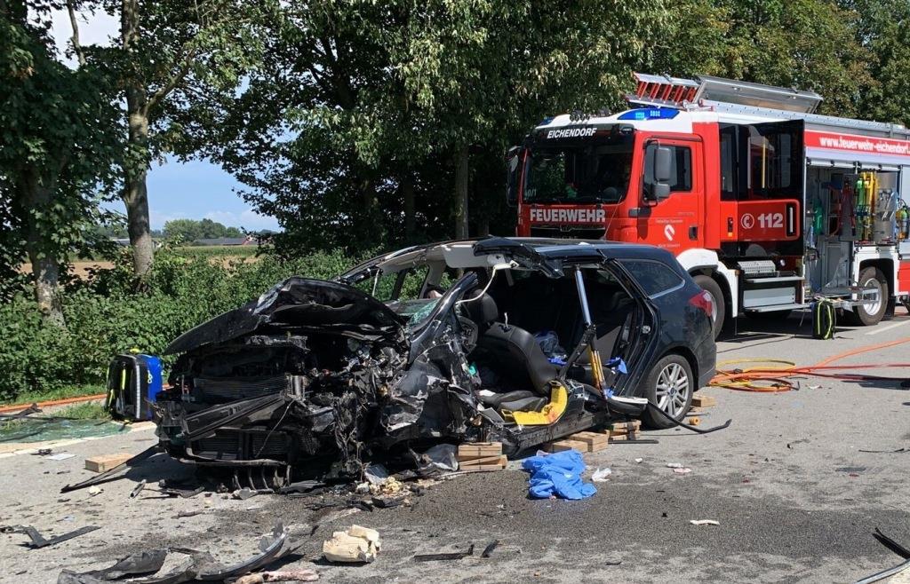 Frontalkollision bei Eichendorf: Zwei Personen schwer verletzt