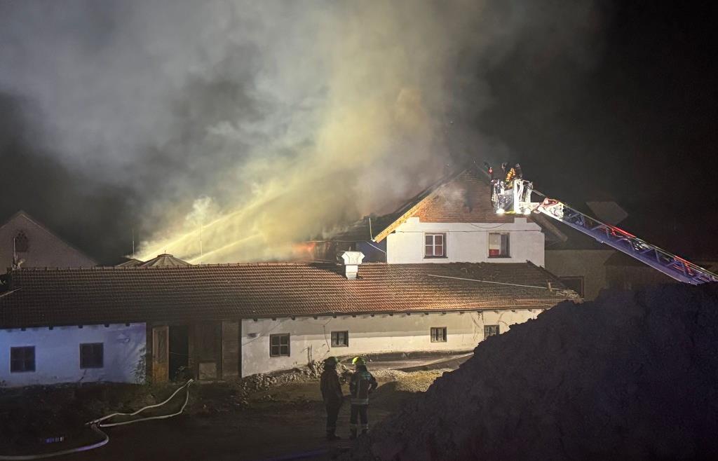 Großbrand in Bad Birnbach: Ehemaliges Gasthaus geht in Flammen auf