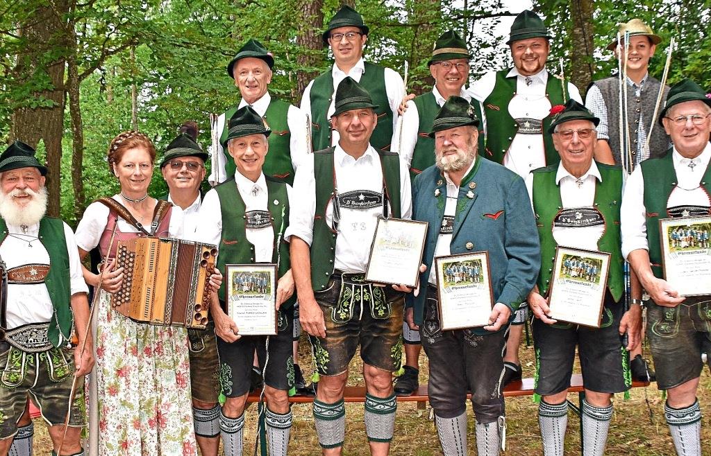Schnalzer lassen es seit 50 Jahren krachen