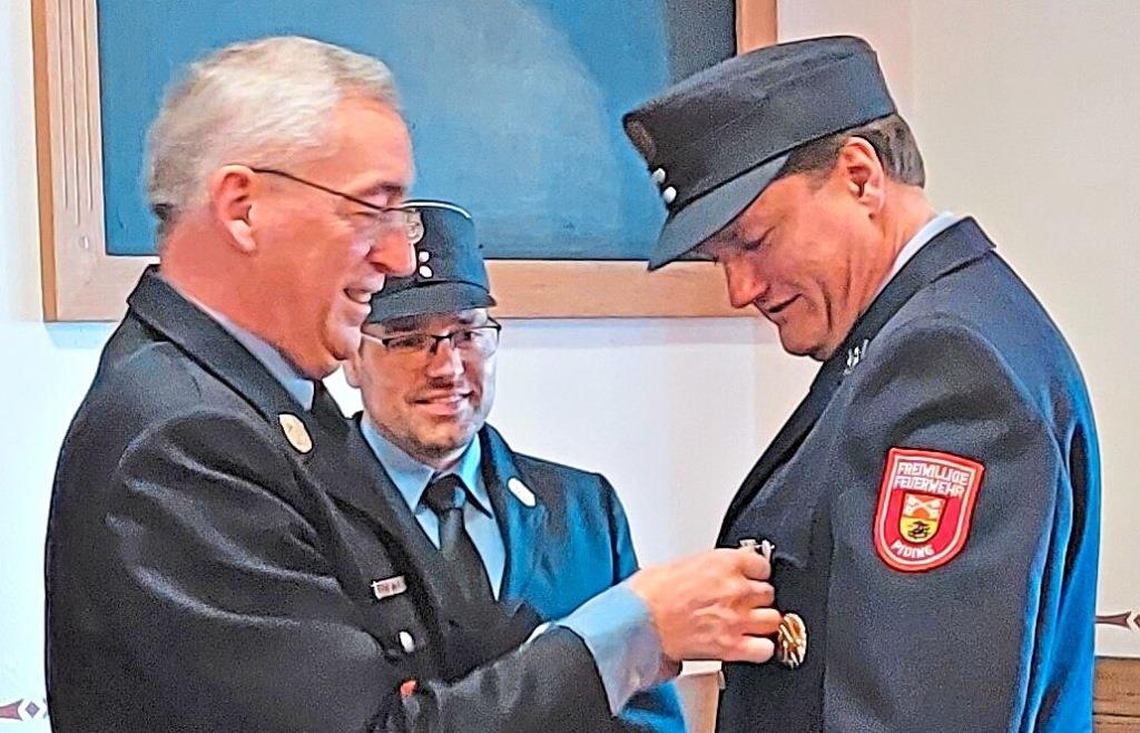 Silbernes Feuerwehrehrenzeichen für Peter Kleinert