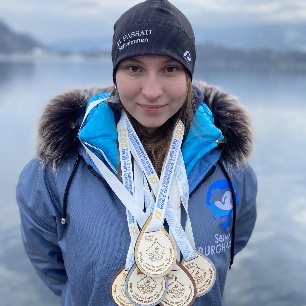 Passauer Eisschwimmerin Julia Manke (17) und ihr Weg zur Weltmeisterin