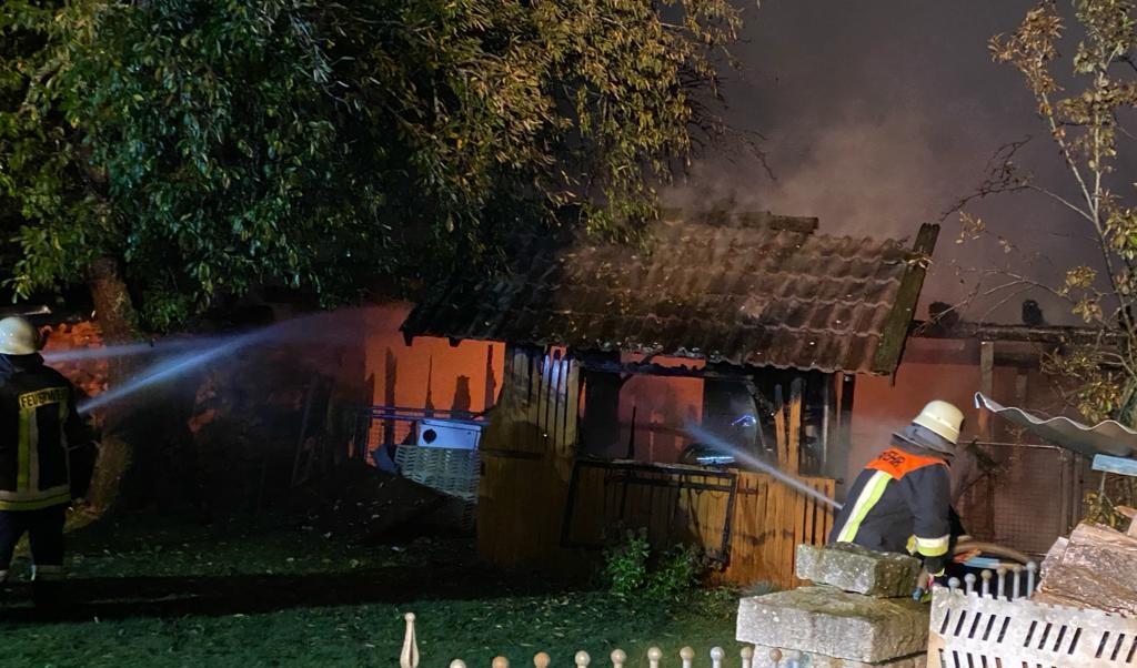 Scheune in Grafenau in Vollbrand: Feuerwehr-Großaufgebot bringt Flammen unter Kontrolle