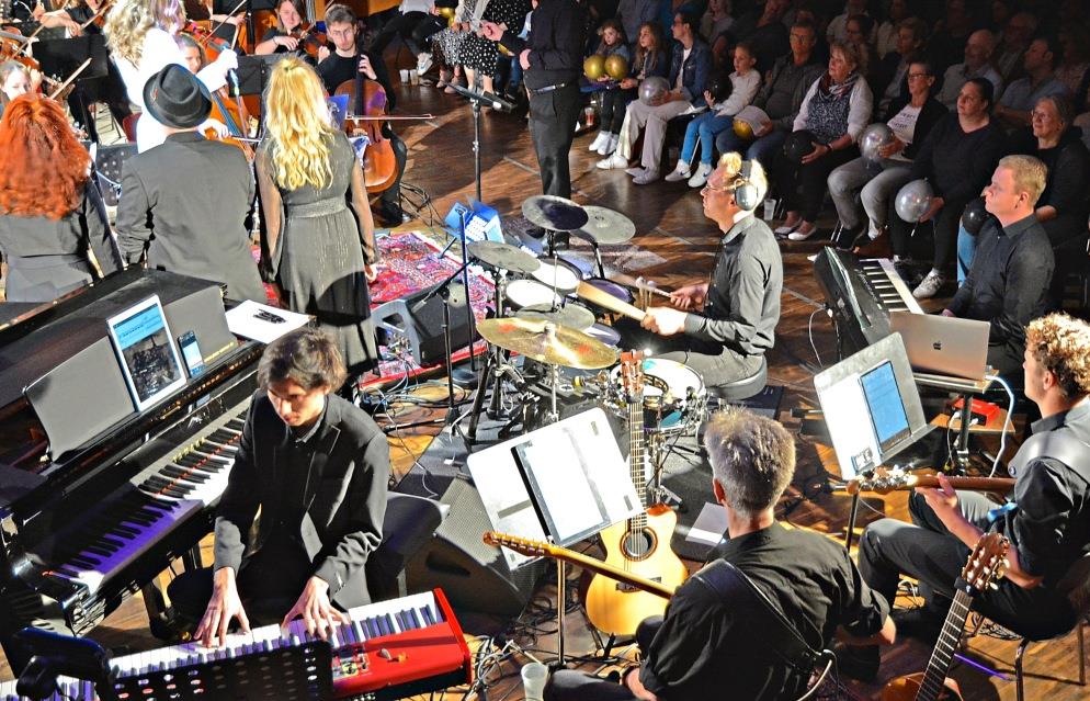 „Orchesterflimmern“ mit Kathi Kattinger und Simon Csokan in Landau