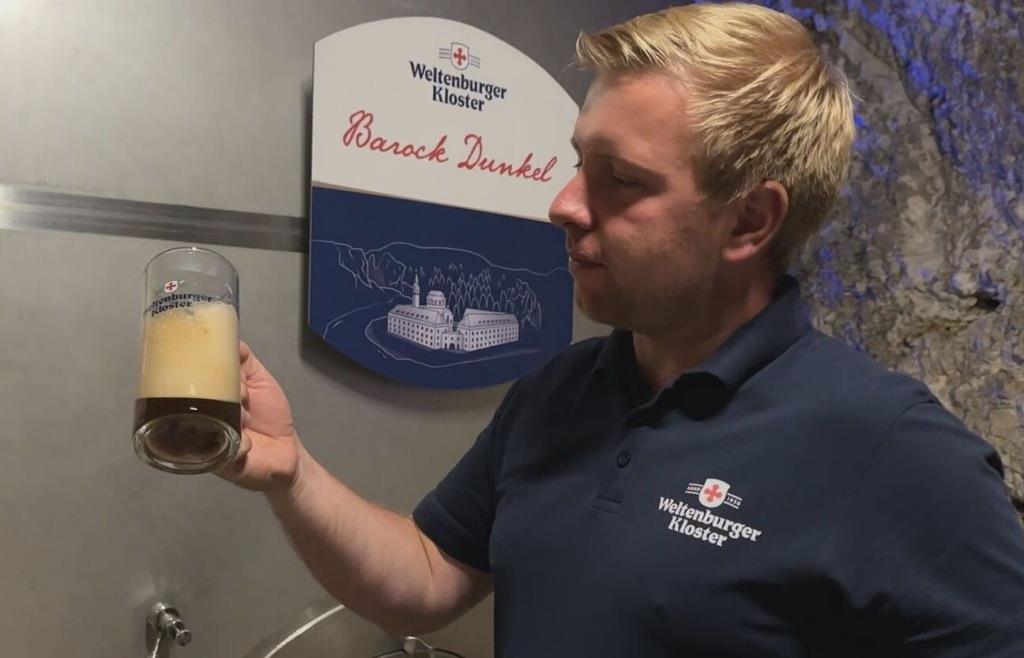 Der Braumeister: Wolfgang Biendl stellt Bier in der ältesten ...