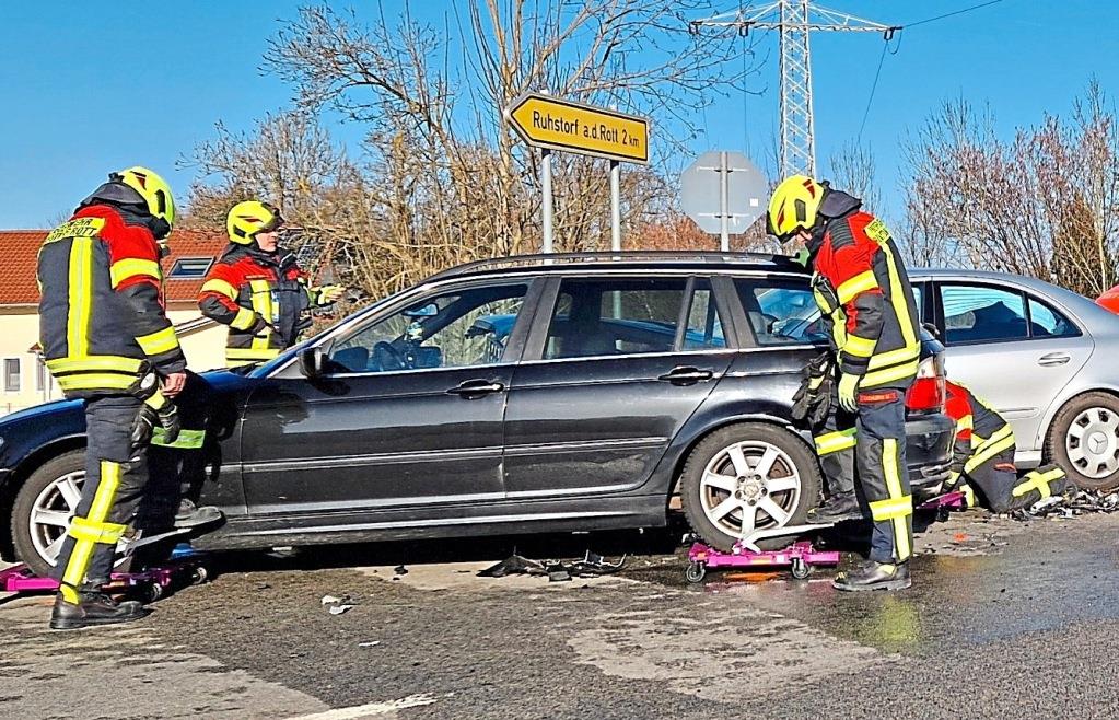 Vorfahrt Missachtet Mit Unfall