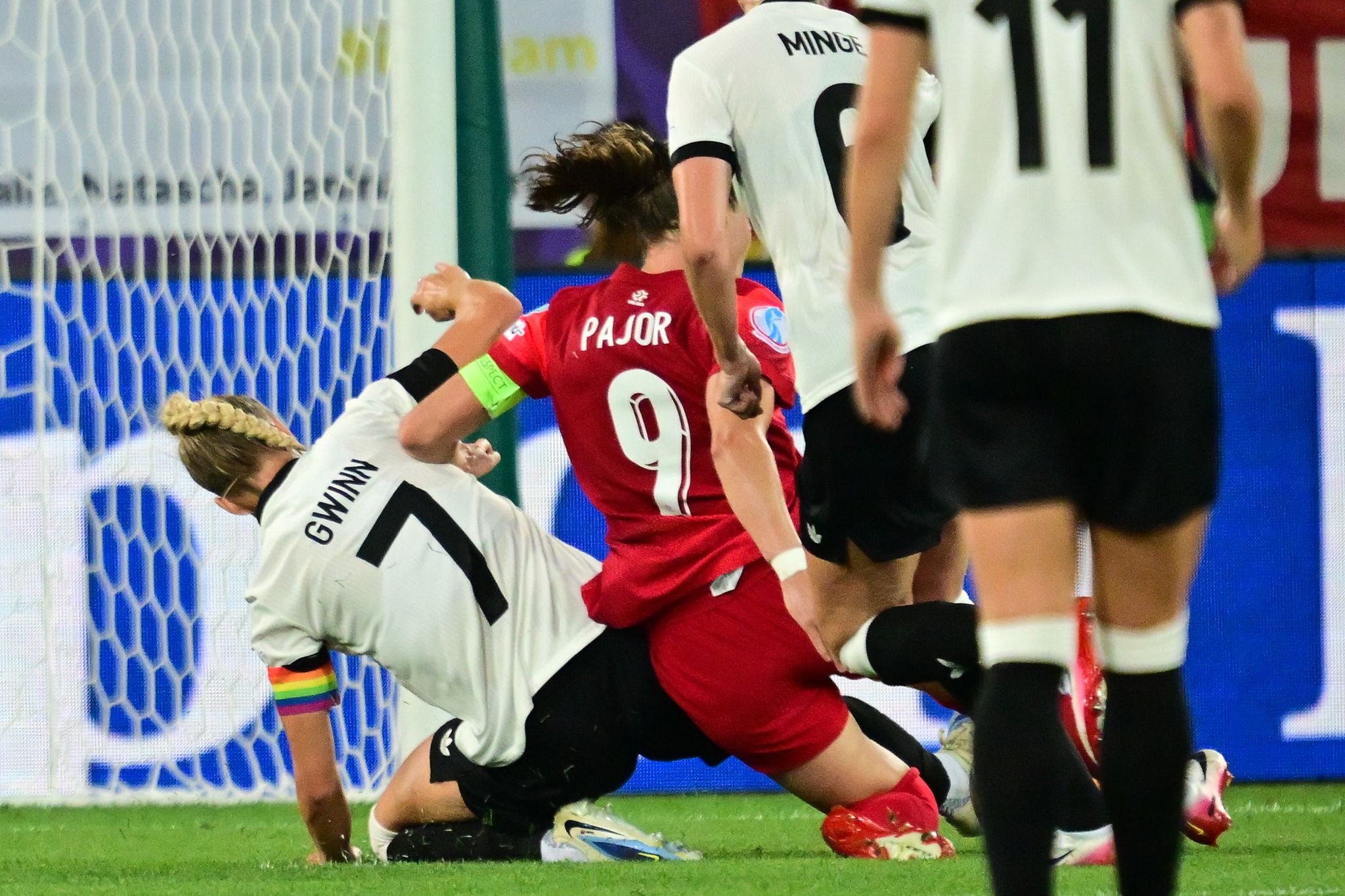DFB-Kapitänin Gwinn spricht über ihre schwersten Momente