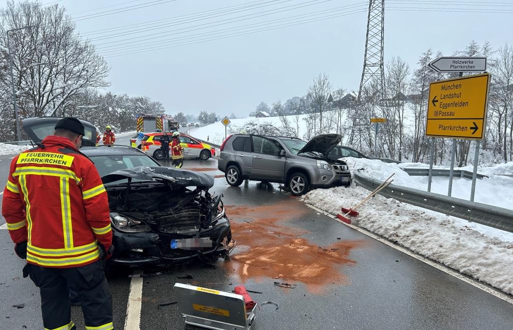Unfall auf der PAN 58: 30000 Euro Schaden und drei Leichtverletzte