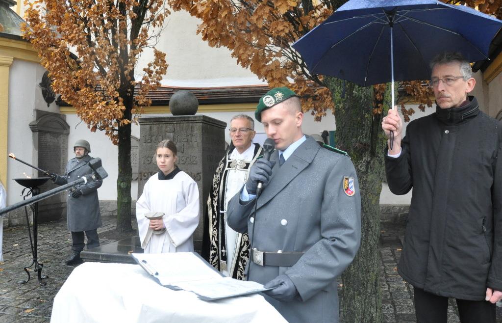 Volkstrauertag mahnt in Zeiten vieler Unruhen, Konflikte und Kriege zur Friedensarbeit