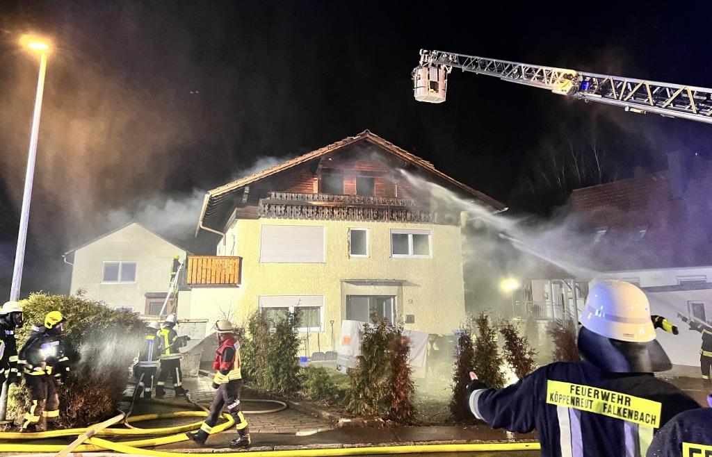 Eine verletzte Person bei Brand eines Einfamilienhauses in Ringelai