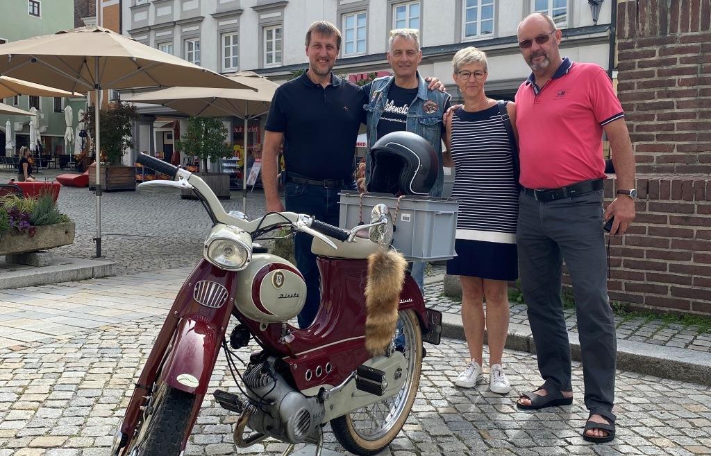 Früherer Ettiswiler Gemeindepräsident Peter Obi reist mit Moped nach ...