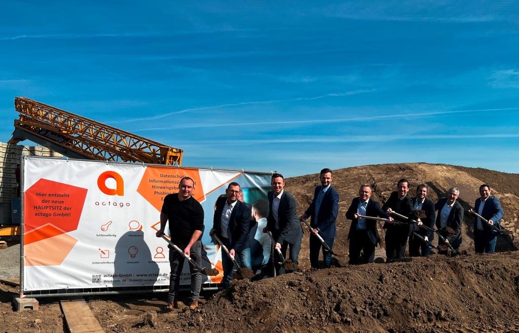 „Eine Landauer Erfolgsgeschichte“ – actago vergrößert sich