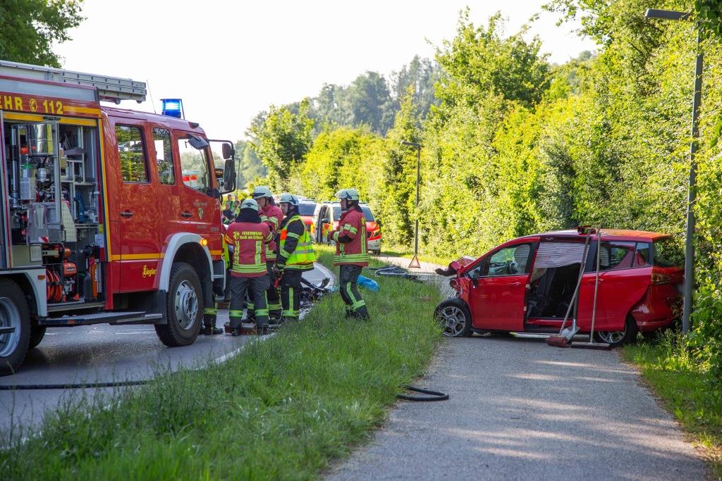 Hubschrauber im Einsatz: Frau lebensgefährlich verletzt bei Unfall nahe Buch am Erlbach