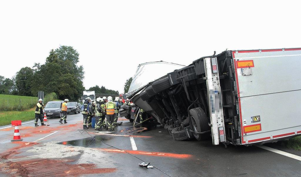 Lkw-Unfall bei Bernau: A8 in Richtung Salzburg stundenlang gesperrt