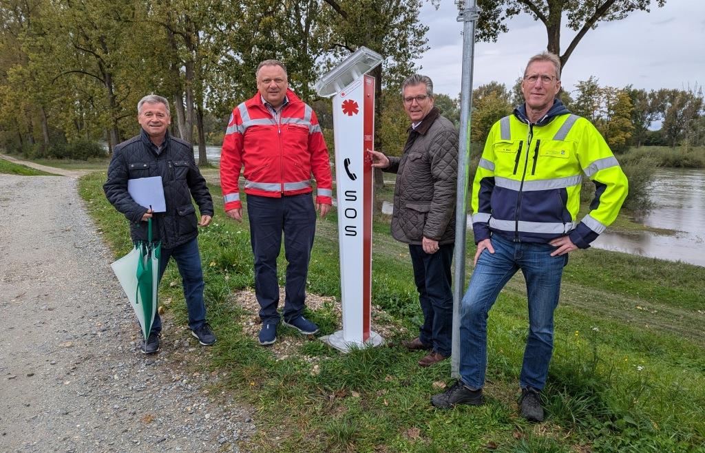Die Rettung im Ernstfall: Neue Notrufsäule am Isarufer in Plattling