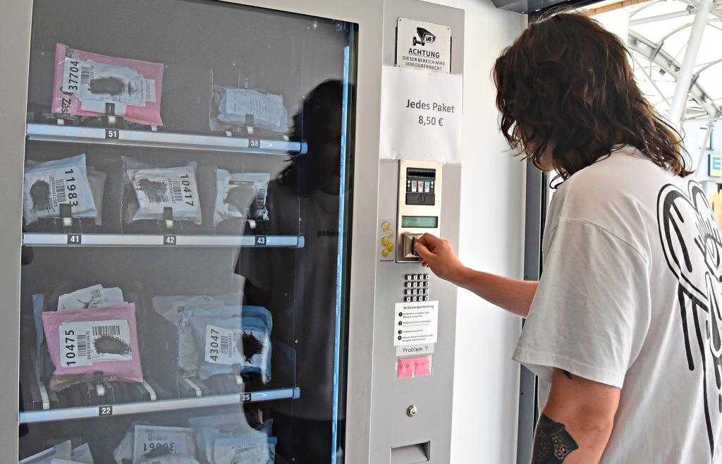 Trend erreicht Plattling: Ansturm auf „Secret-Pack“-Automaten