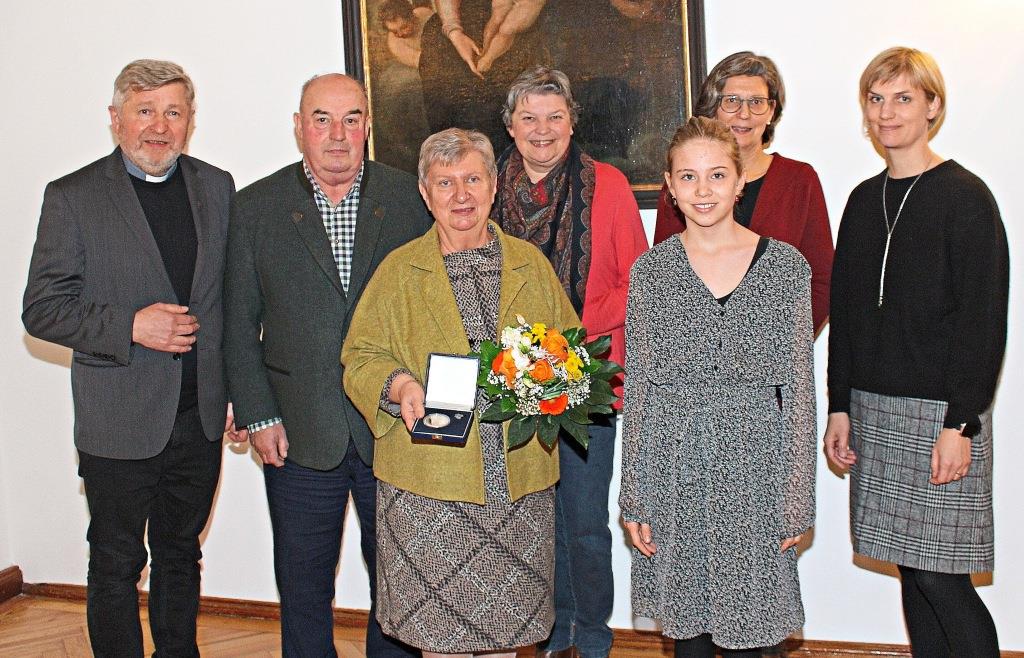 Stephanus-Plakette für engagierte Frauenbund-Frau