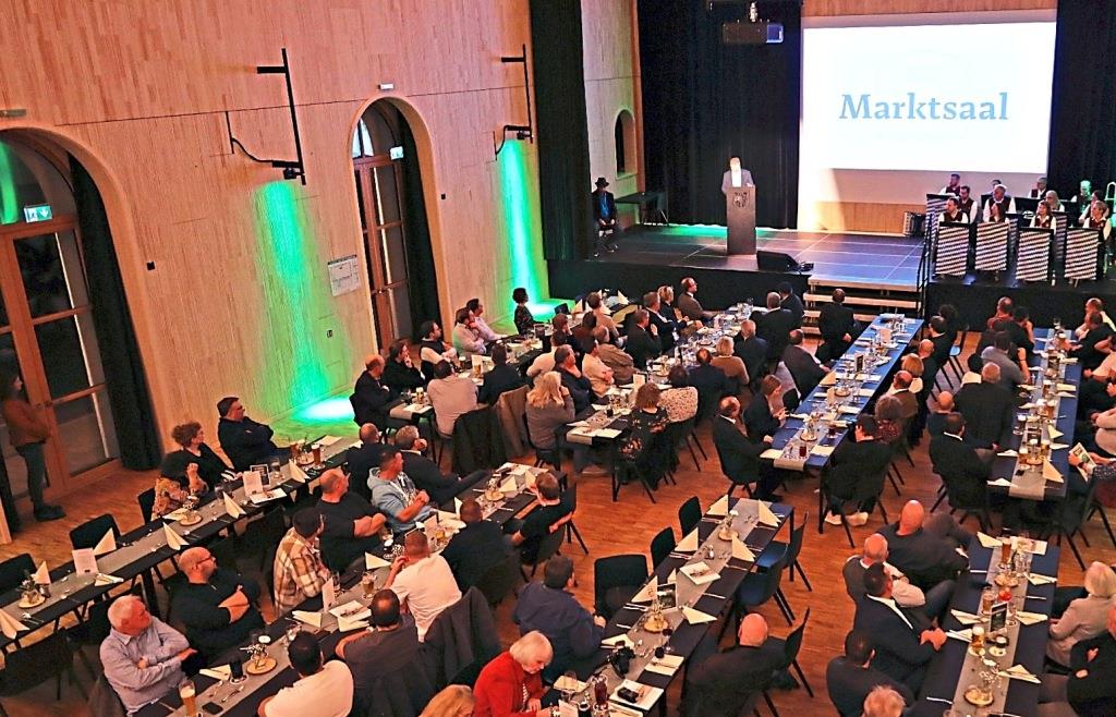 Neuer Marktsaal in Pilsting feierlich eröffnet