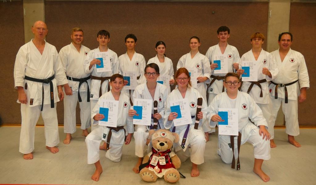 79 Karatekas der DJK-Sportfreunde Reichenberg dürfen sich über eine ...