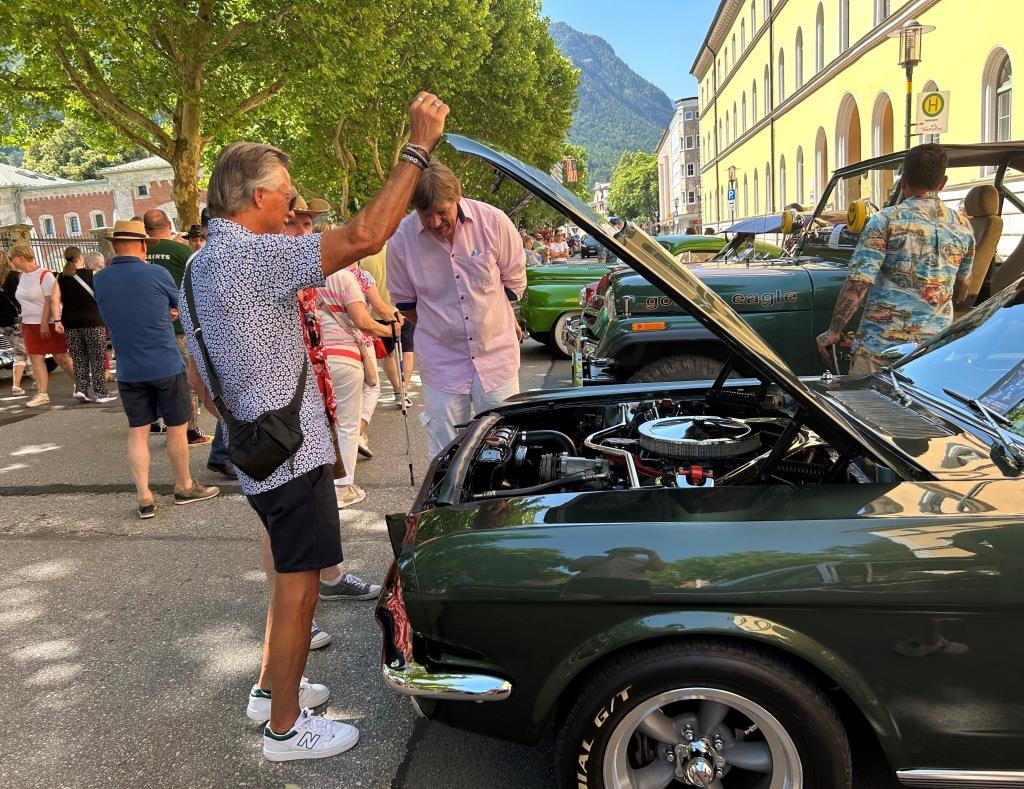 Zwischen Chrom und Kühlergrill: Oldtimer aus den USA zu bestaunen