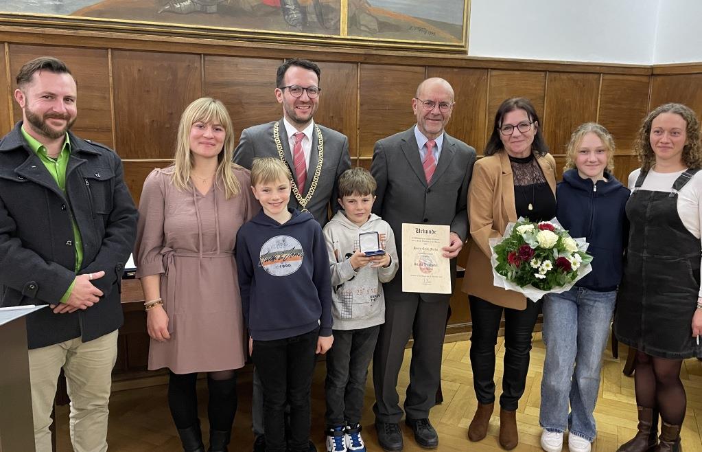 Durch Engagement „Denkmäler gesetzt“: Bürgermedaille an ehemaligen ...