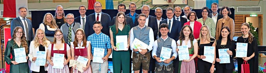 35-mal „Einser“ vor dem Komma: FOS/BOS in Pfarrkirchen feiert große ...