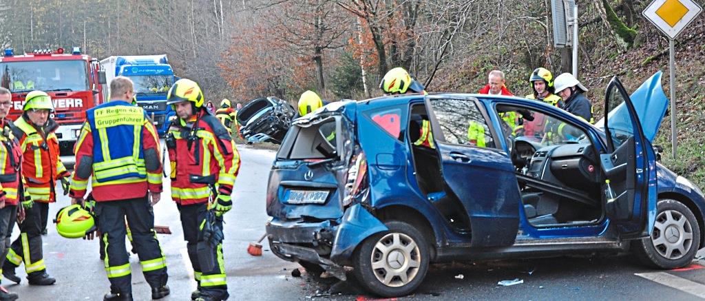 Unfall mit drei Fahrzeugen auf der B85: Drei Verletzte