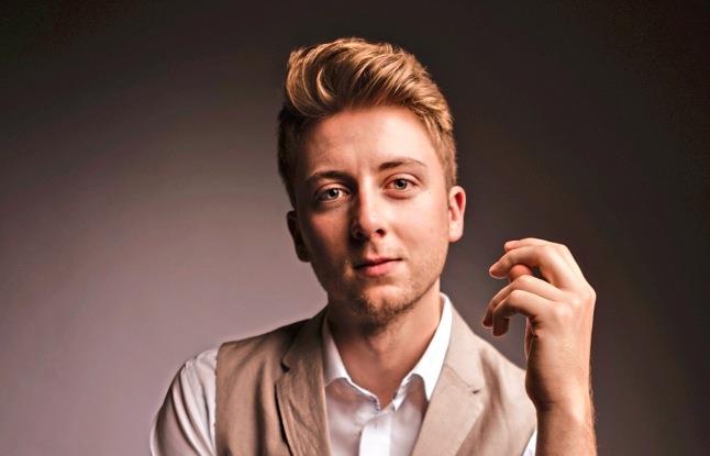 Jonas Müller reist mit 23 Jahren als Bariton-Sänger um die Welt