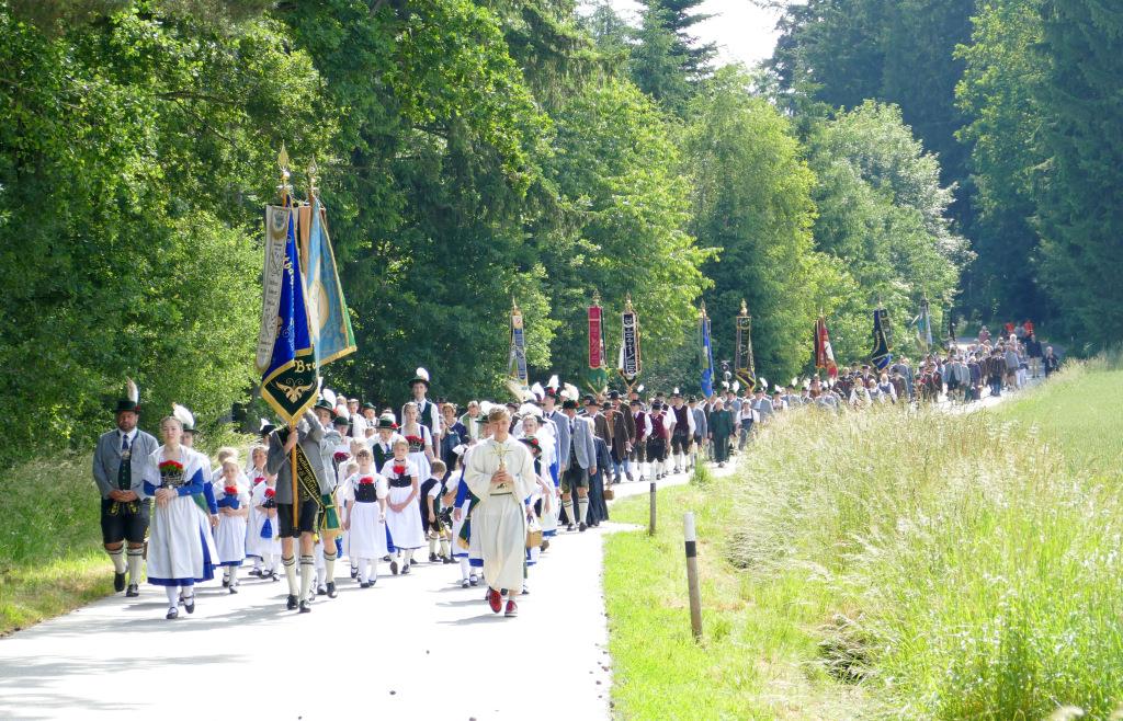Trachtler aus dem Landkreis beten gemeinsam