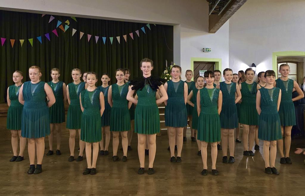 Mit Volldampf tanzen Dance Kids in die Faschingssaison – Eröffnungsball ...