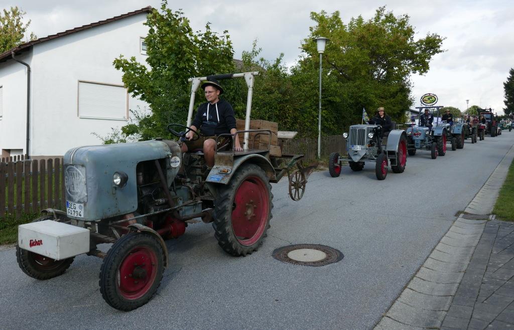 Große Oldtimerrundfahrt und beste Stimmung bei der „Hartler Herbstdult ...