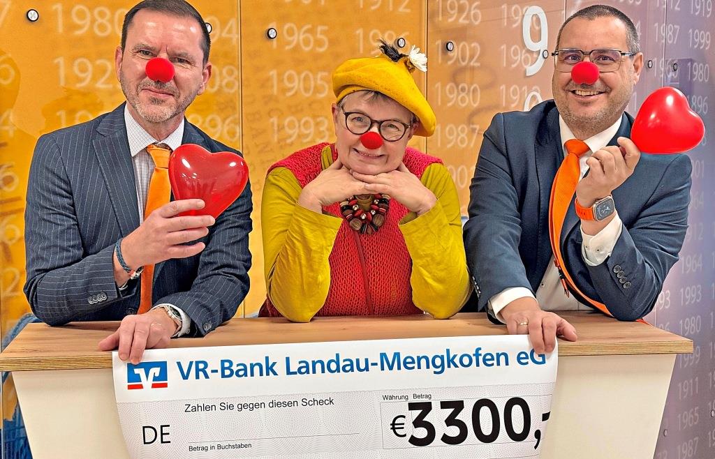 VR-Bank Landau-Mengkofen unterstützt die Klinikclowns