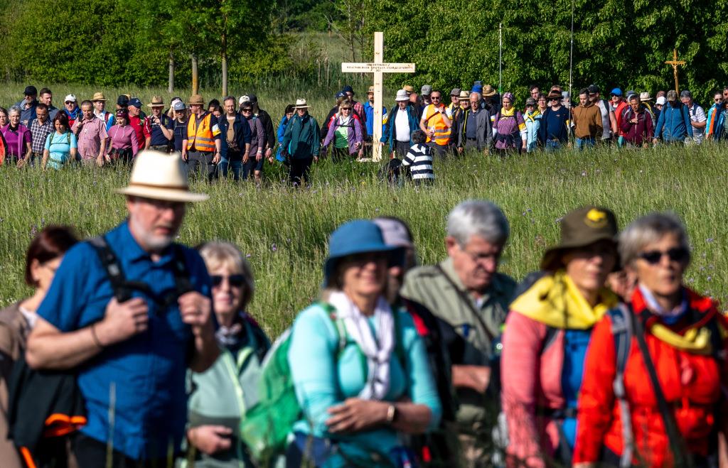 Mit Friedenskreuz für Ukraine: 4500 Pilger in Altötting angekommen