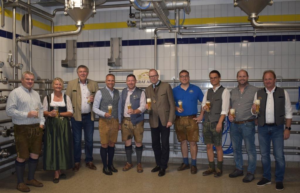 Ein Bier für den Kirta in Dingolfing