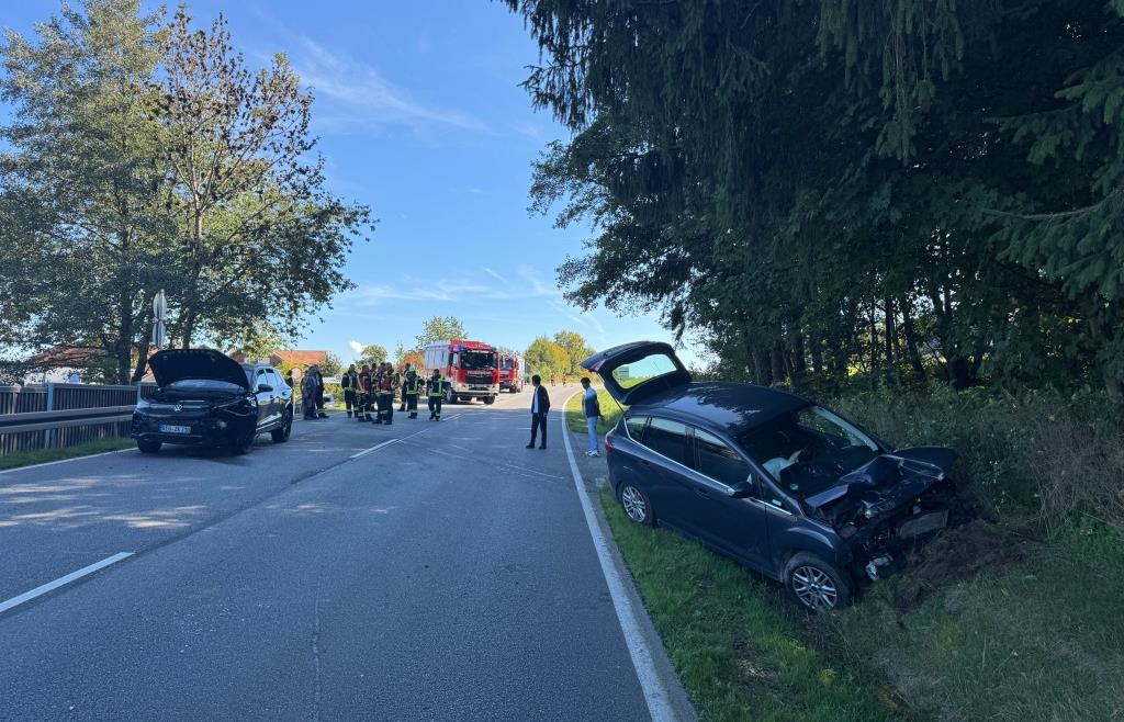 Frontalzusammenstoß auf B85 bei Teisnach: Frau (20) hat großes Glück – nur leicht verletzt