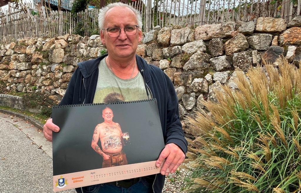 August Fenk aus Tann: Mit Asterix und Obelix in den Bierbauch-Kalender