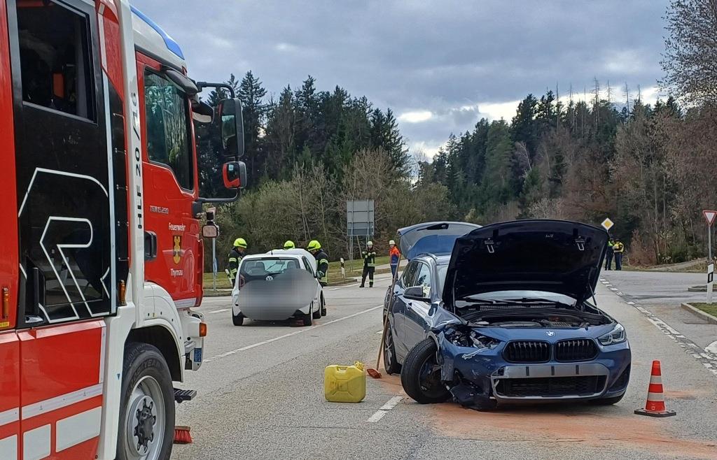 Zwei Autofahrer bei Unfall leicht verletzt