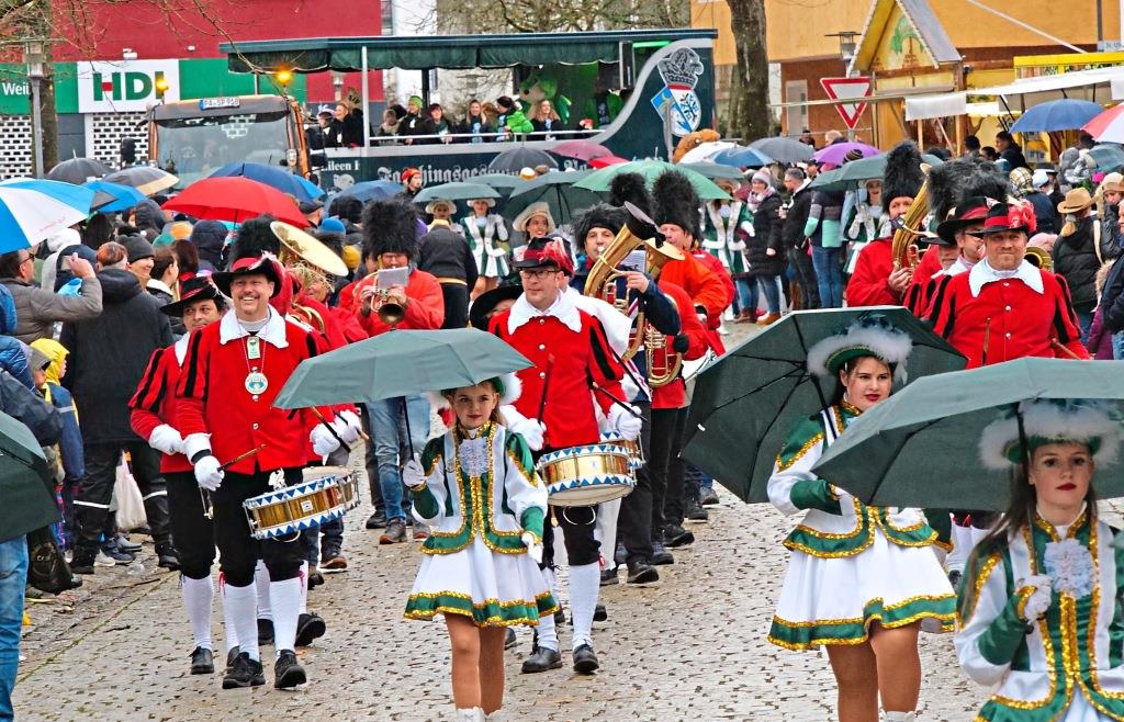 Pocking kann Fasching auch im Regen