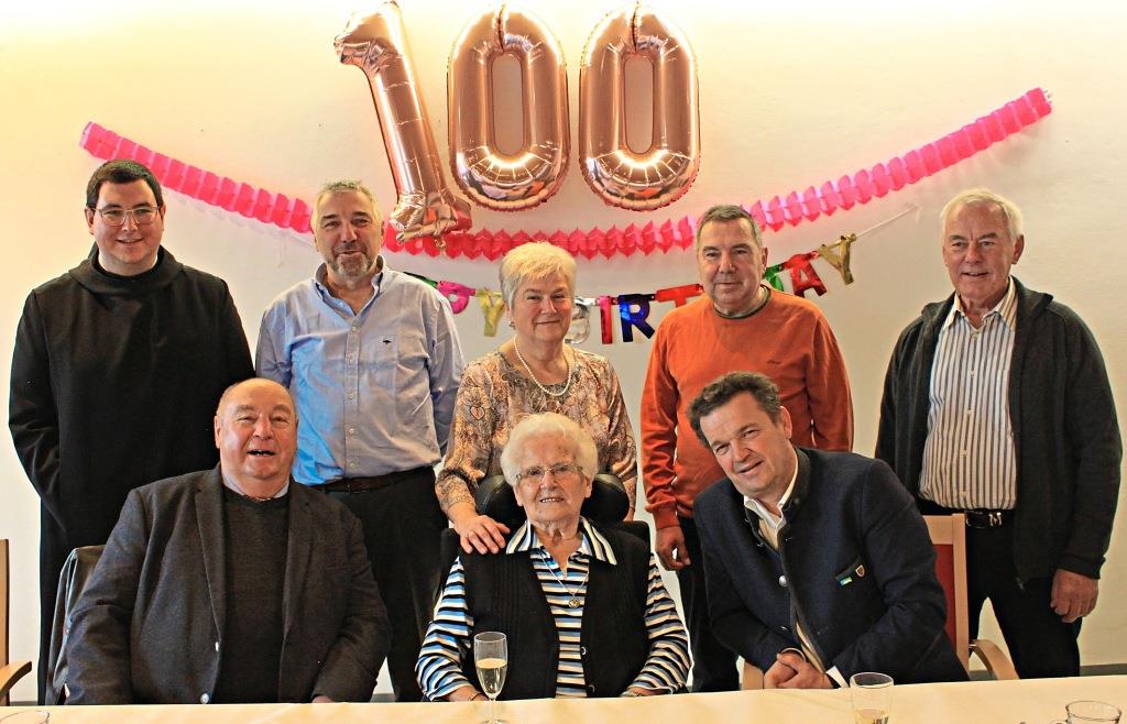 Anna Brunner feiert in Osterhofen ihren 100. Geburtstag