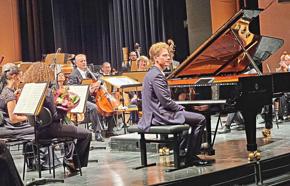 Mit Pianisten Joseph Moog für strahlende Gesichter gesorgt