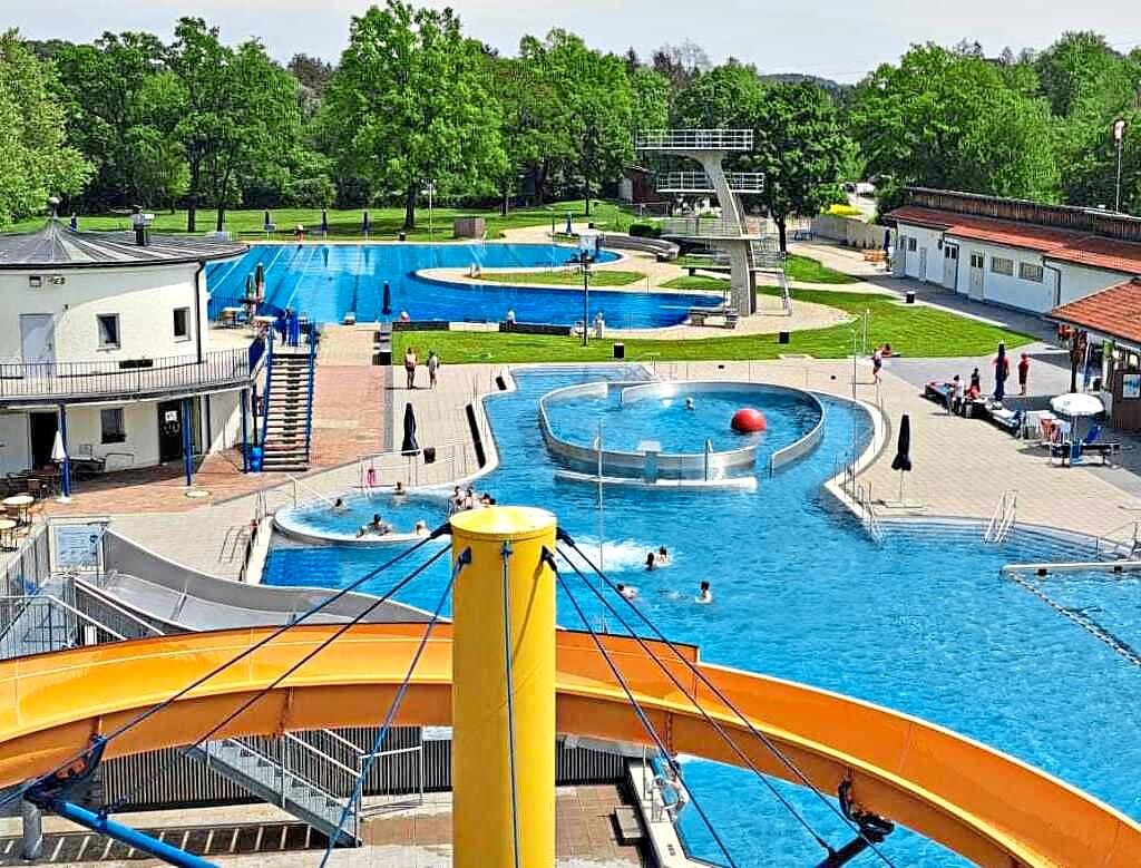 Freibad startet mit 450 Gästen in die Saison