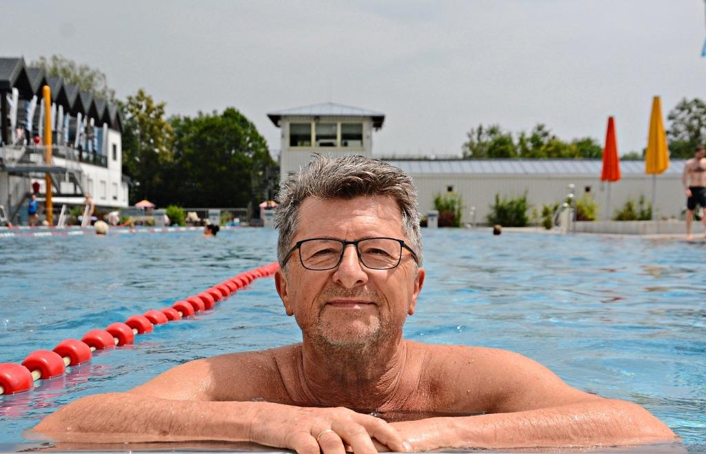Schwimmen, springen, Freibad-Pommes genießen – Nach trägem Start in den ...
