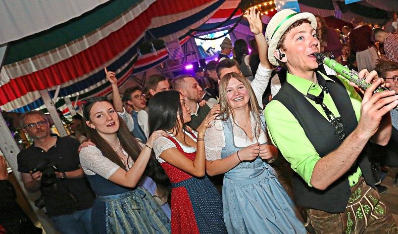 Das Volksfest hat begonnen: Garching ist in Feierlaune