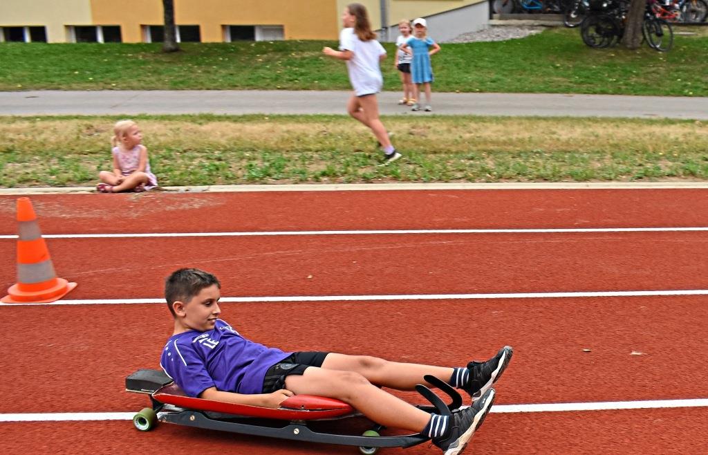Vereine stellen sich bei Schulfest in Piding vor