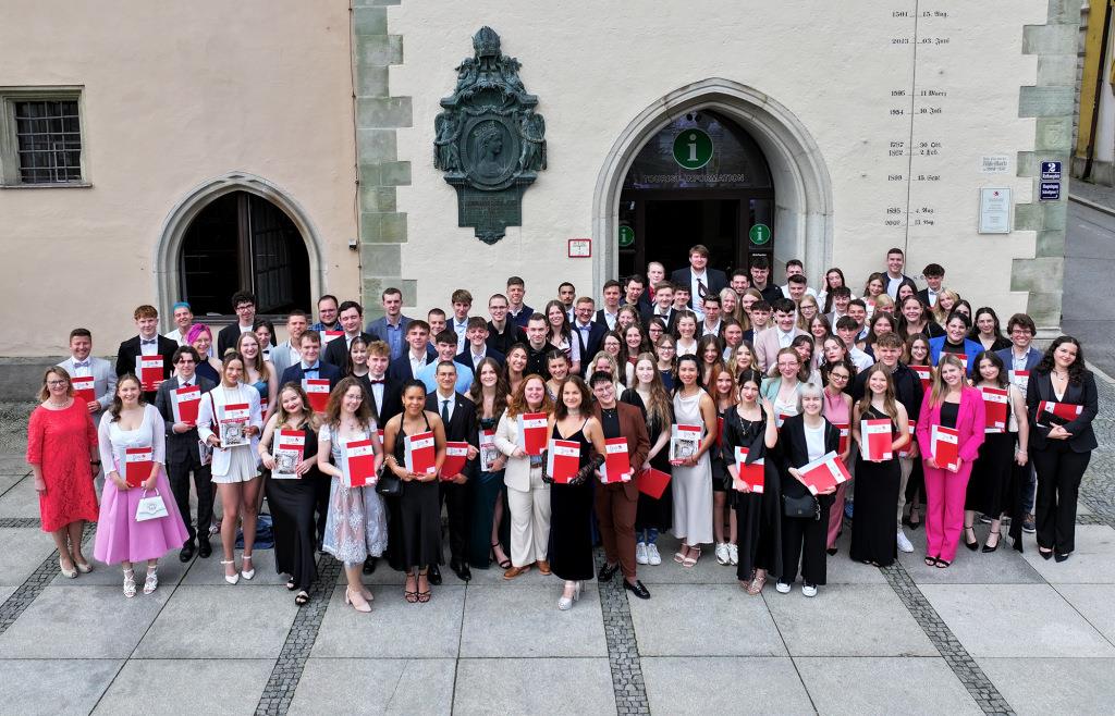 Ein Sommermärchen wird wahr: 322 Absolventen der FOS/BOS feiern ihren ...