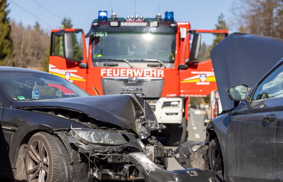 Drei Verletzte und 60.000 Euro Schaden: Unfall zwischen Siegsdorf und Eisenärzt