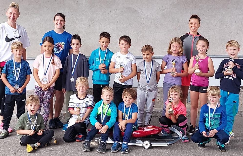 Gute Wintersportler werden im Sommer gemacht: Hannah Resch und Moritz Dommenz vorn